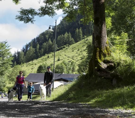 Randonnée au lac d'Oô - Tourisme en Occitanie