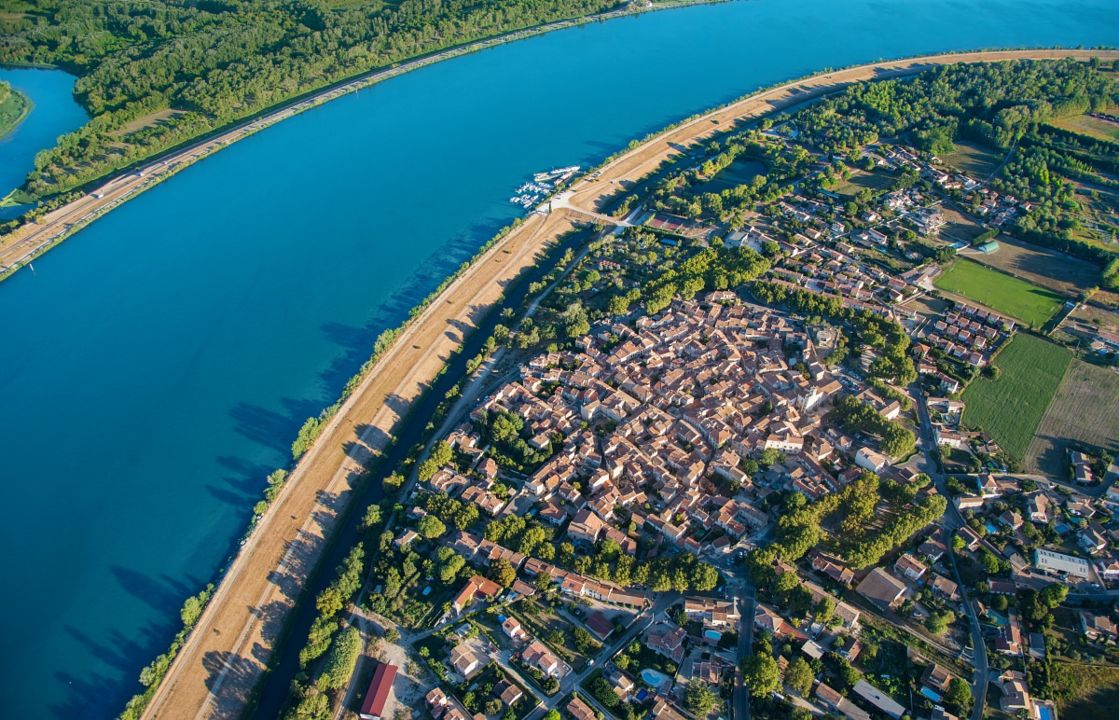Vallabrègues, village entre Provence et Camargue dans le Gard